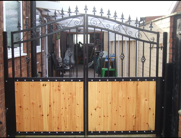 Steel & Wood Side Gates in Cork, Ireland – Daly Fabrication